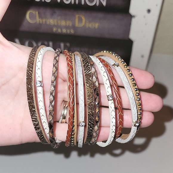 SAACHI | Jewelry | Saachi White And Brown Bracelet Set With Elegant ...